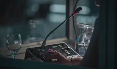 Intérprete de Idiomas: Funciones y Responsabilidades | Tracendio